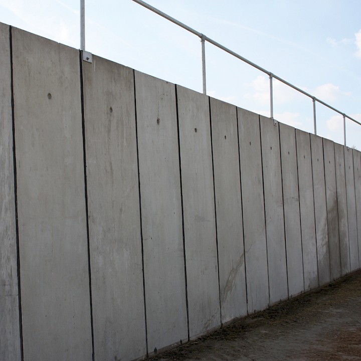 Precast Concrete Retaining Wall Panels